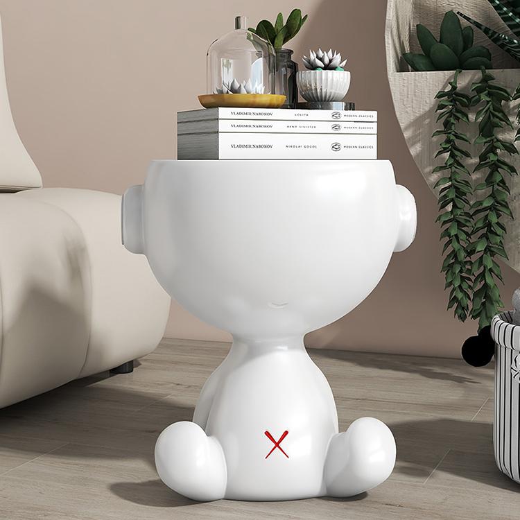 Table d'appoint basse originale en forme d'extraterrestre assis • Ma ...